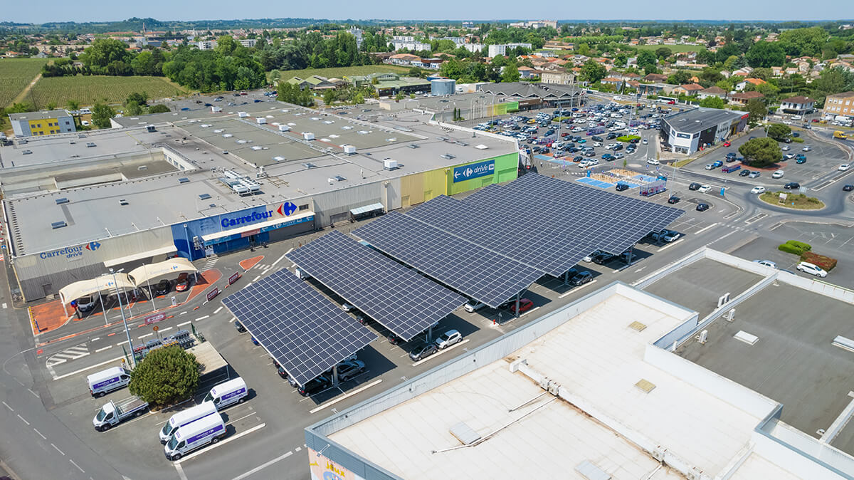 Panneaux solaires : une solution pour les grandes surfaces | Hellio